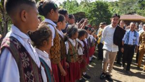 De visita en Papúa, Gibran: el desarrollo ya no se centra en Java ...